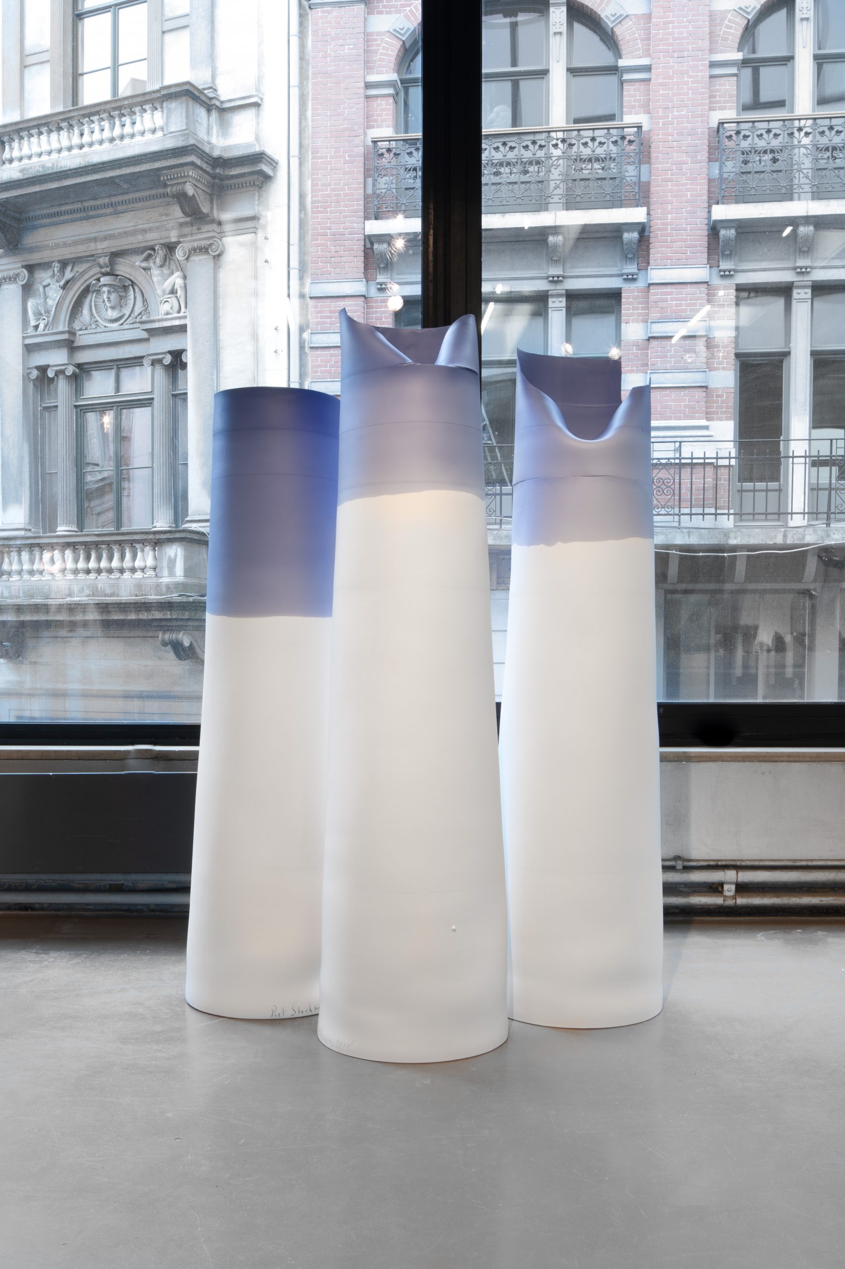 High Vases with Blue Flaps - Spazio Nobile